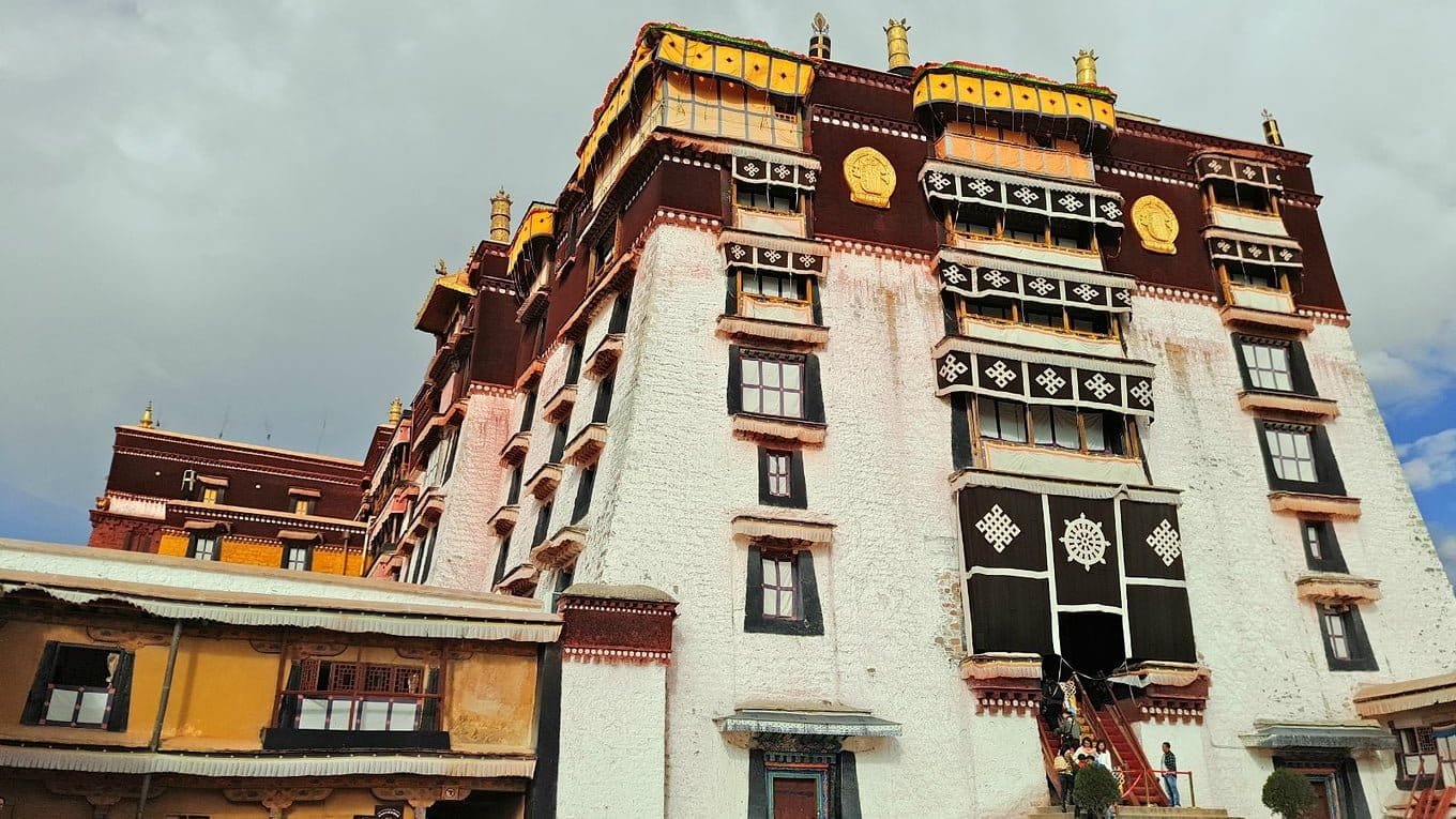 The Potala Palace: A Stunning Symbol of Tibetan Heritage and Culture
