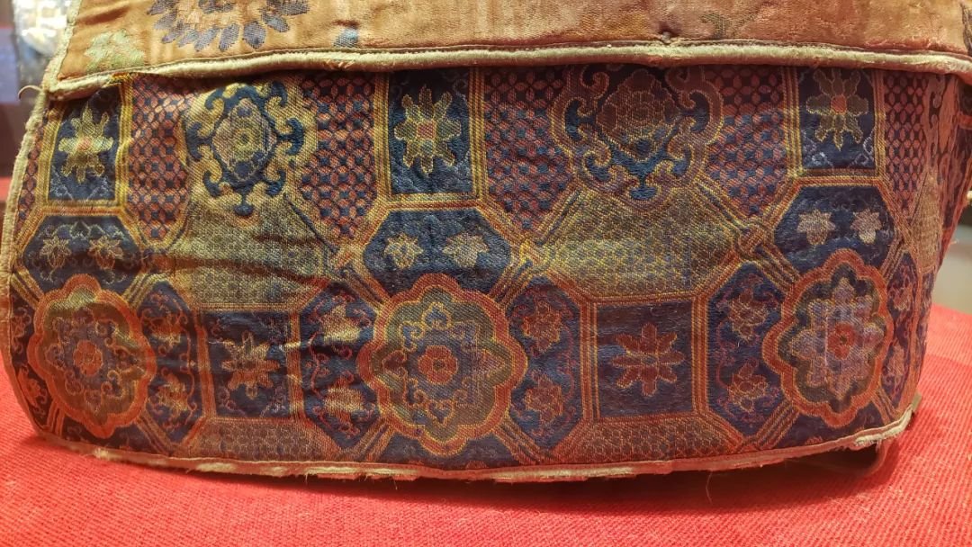 The Last Relic of Great Kublai Khan: The Iron Armor in Tibet